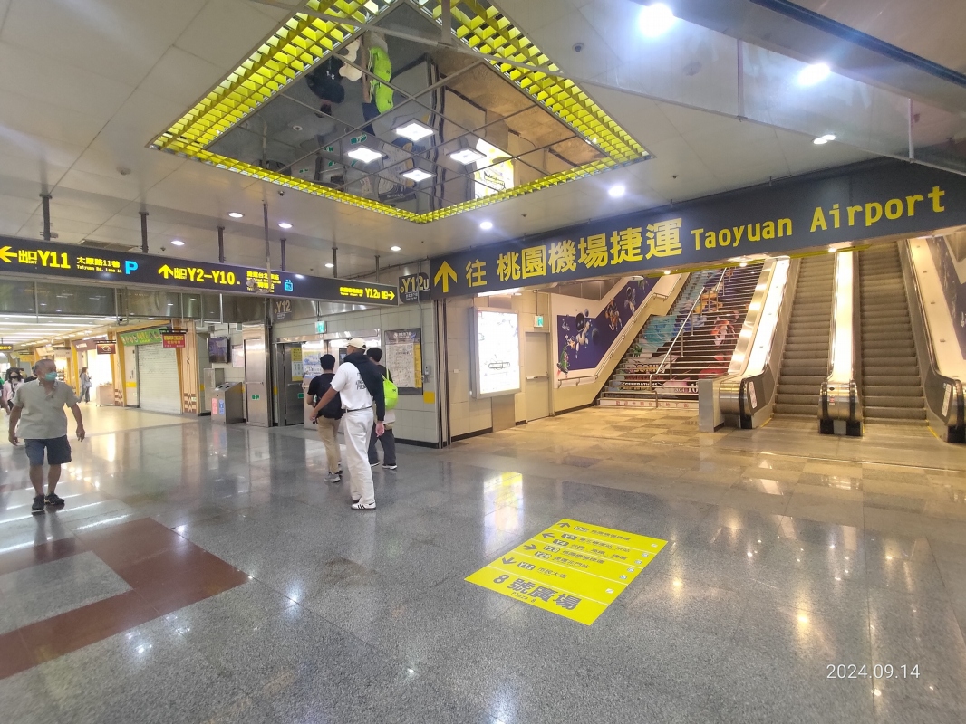 《Furger芙格漢堡(北車店)》台北市中正區素食-空間景觀相片::素易食 FOOD.SUIIS::